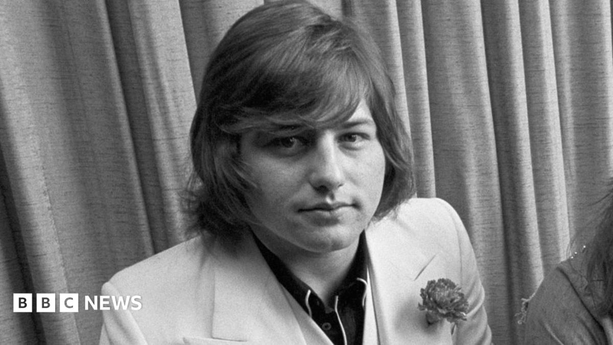 Greg Lake: King Crimson and ELP star dies aged 69 - BBC News