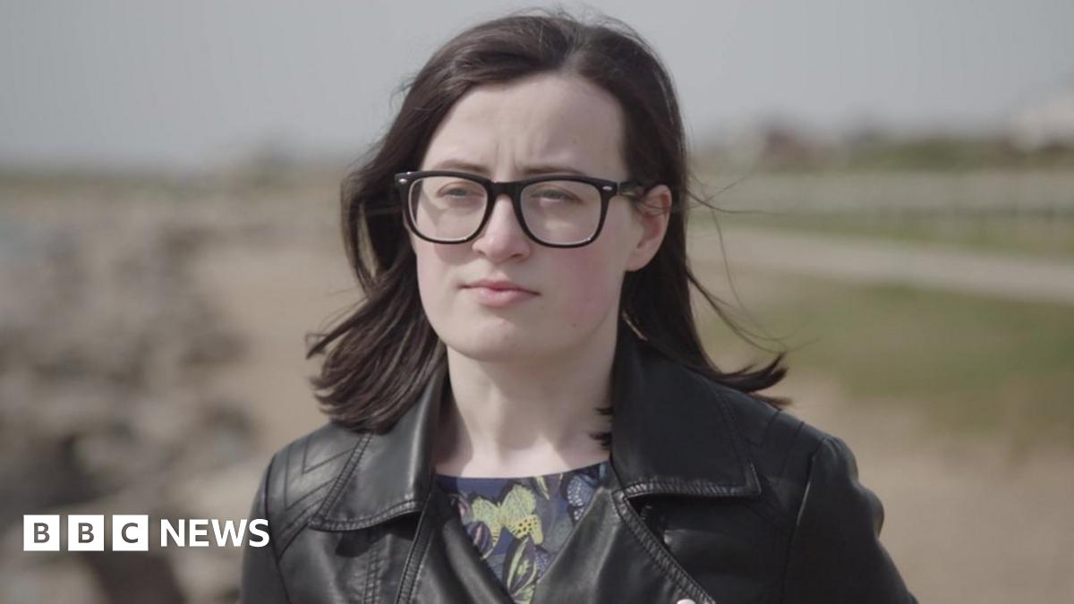 'Overcoming my silence as a child led me into speech therapy' - BBC News