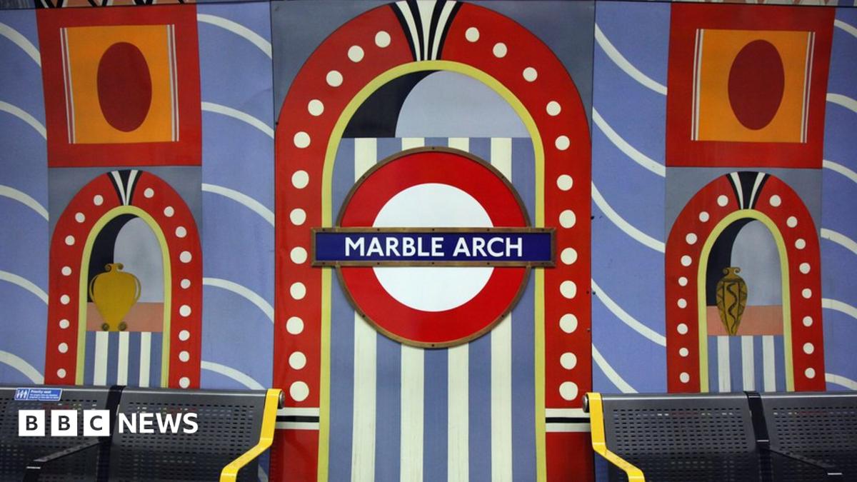 Tube push victim Sir Robert Malpas 'went flying' onto tracks - BBC News