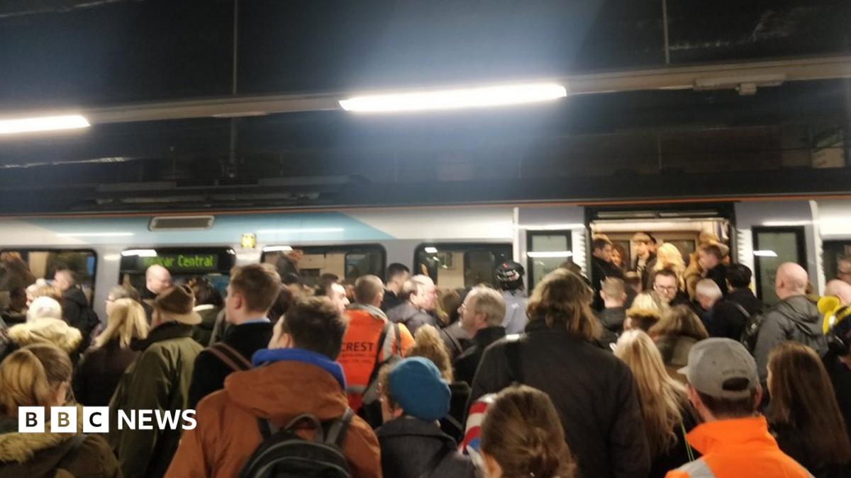 Northern and Transpennine rail delays as new timetable begins - BBC News