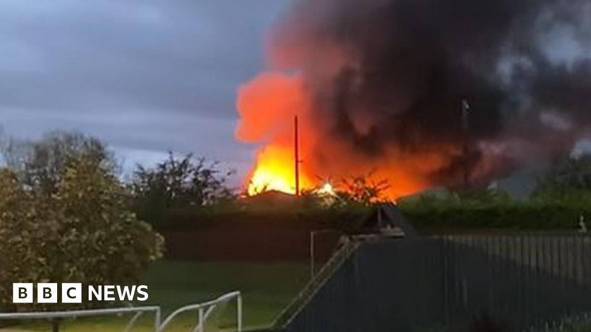 Explosions heard as fire breaks out at Angus farm - BBC News