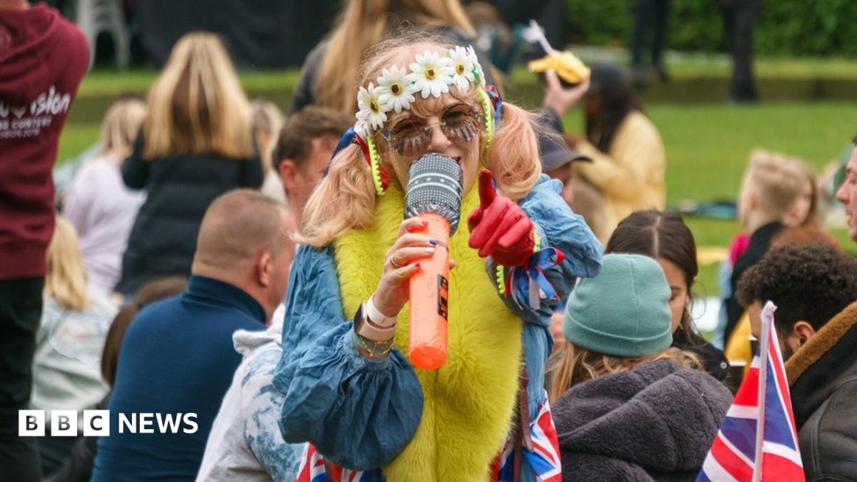 London Eurovision fans party in the park for final - BBC News