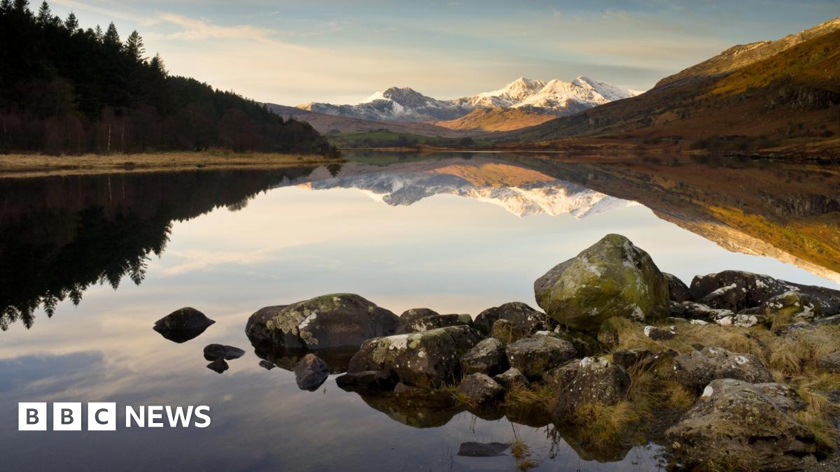 Snowdonia: Eryri National Park to use Welsh lake names only - BBC News