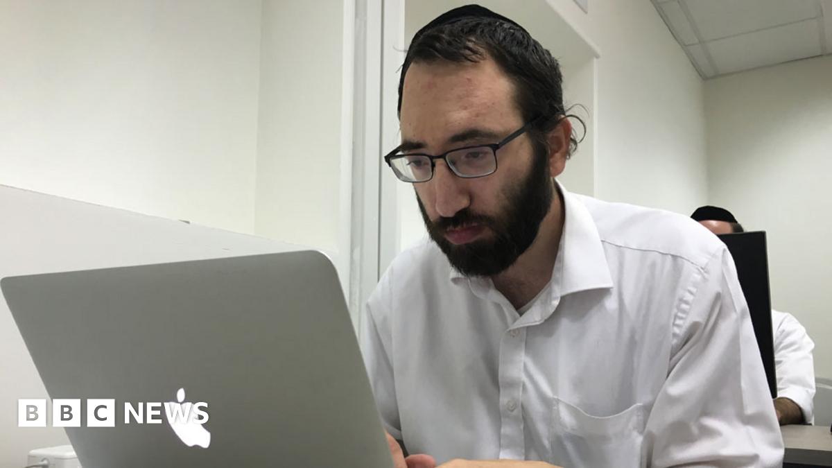 The ultra-Orthodox Jews combining tech and the Torah - BBC News