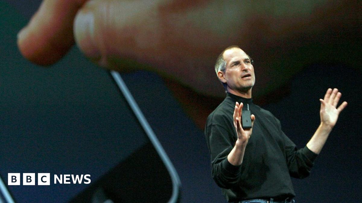 'Sweating bullets' - The inside story of the first iPhone - BBC News