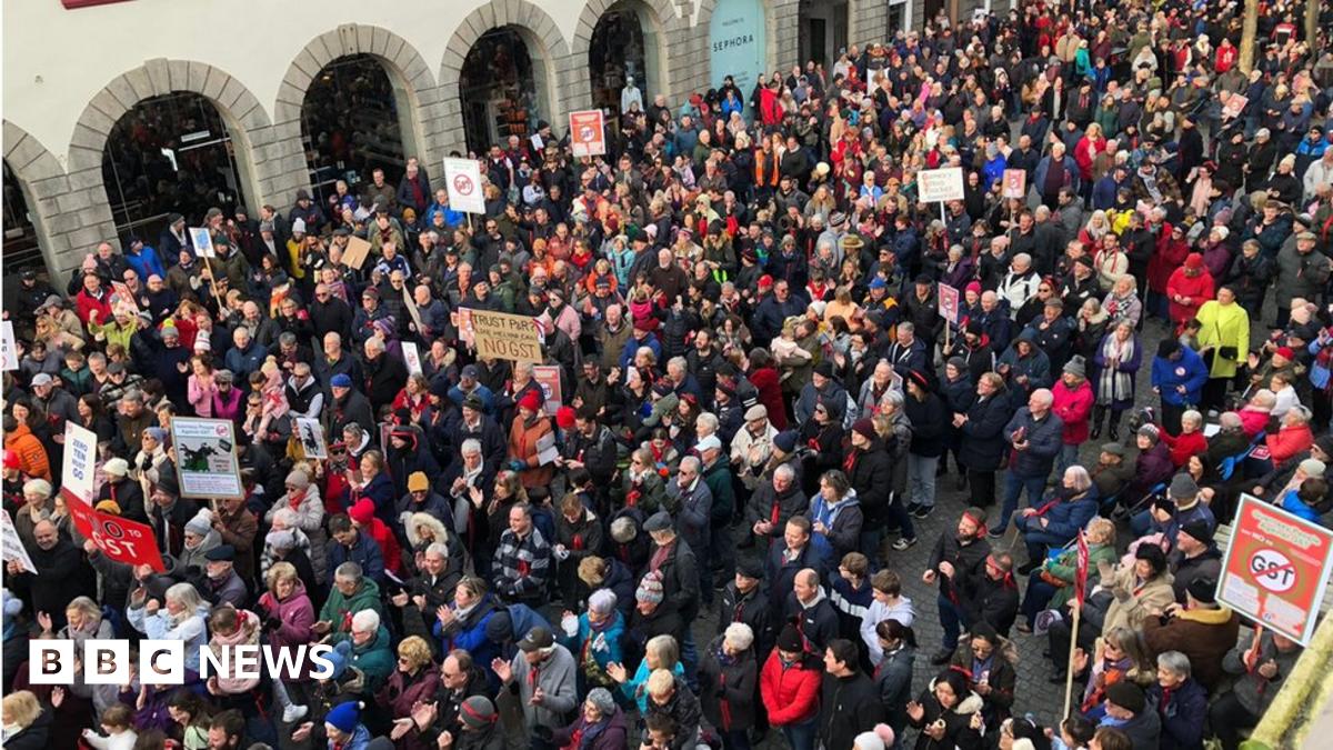 Guernsey protesters rally against goods and services tax plan - BBC News