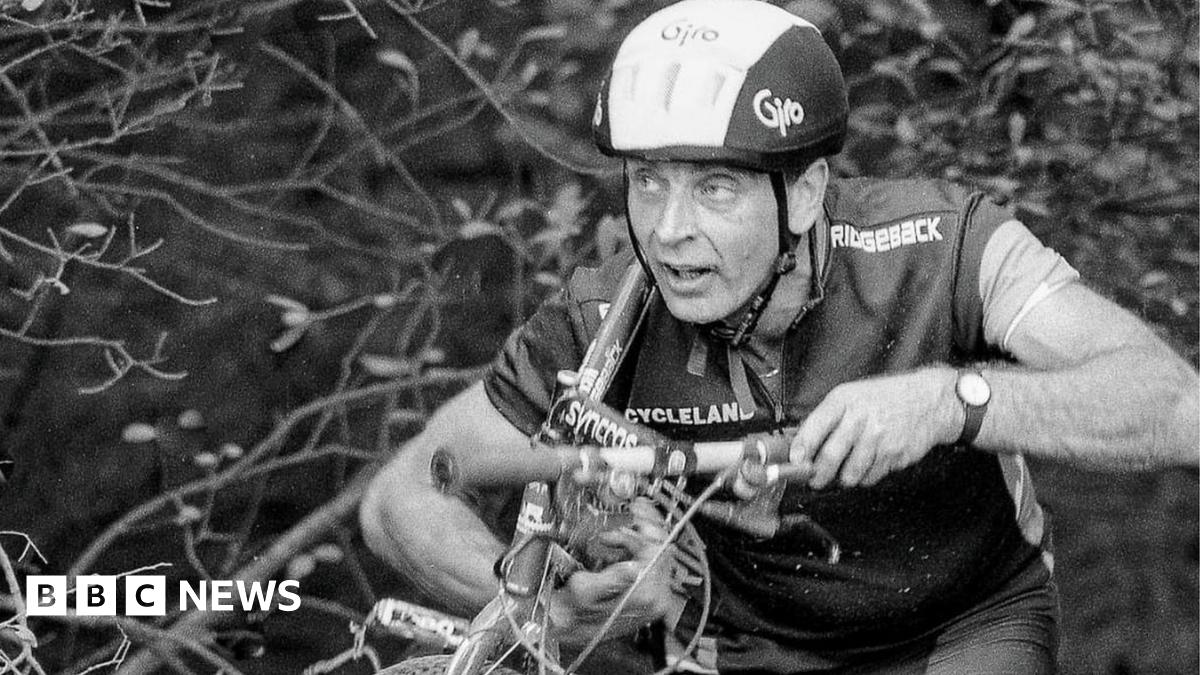 Mick Ives: Death of Coventry 'cycling legend' announced - BBC News