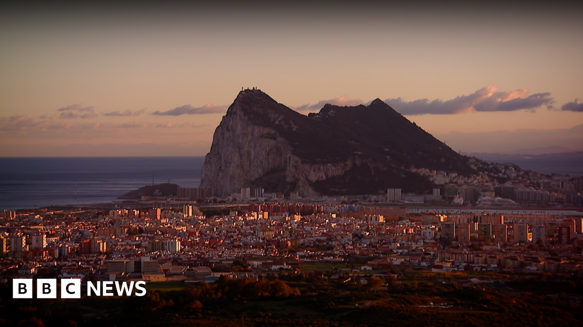 Brexit: End to Gibraltar land border prompts joy and trepidation - BBC News