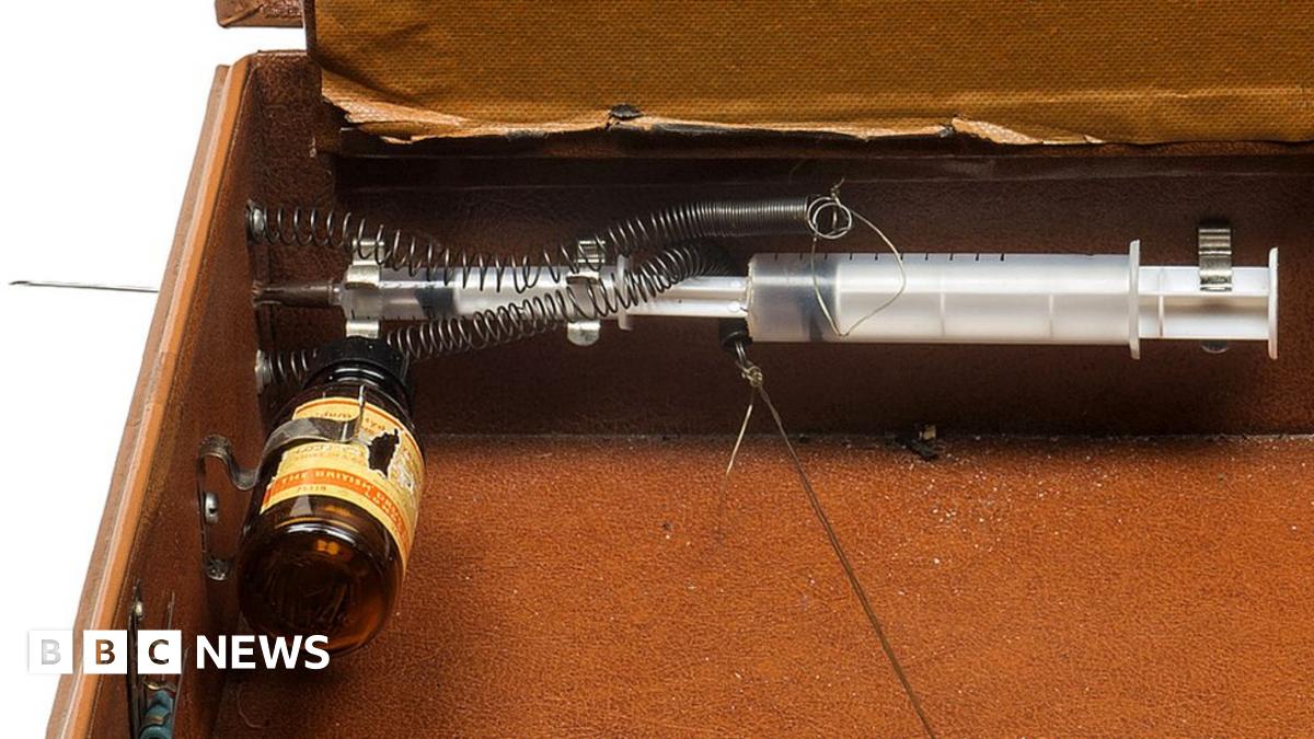 A dozen notorious crimes - the evidence that helped solve them - BBC News