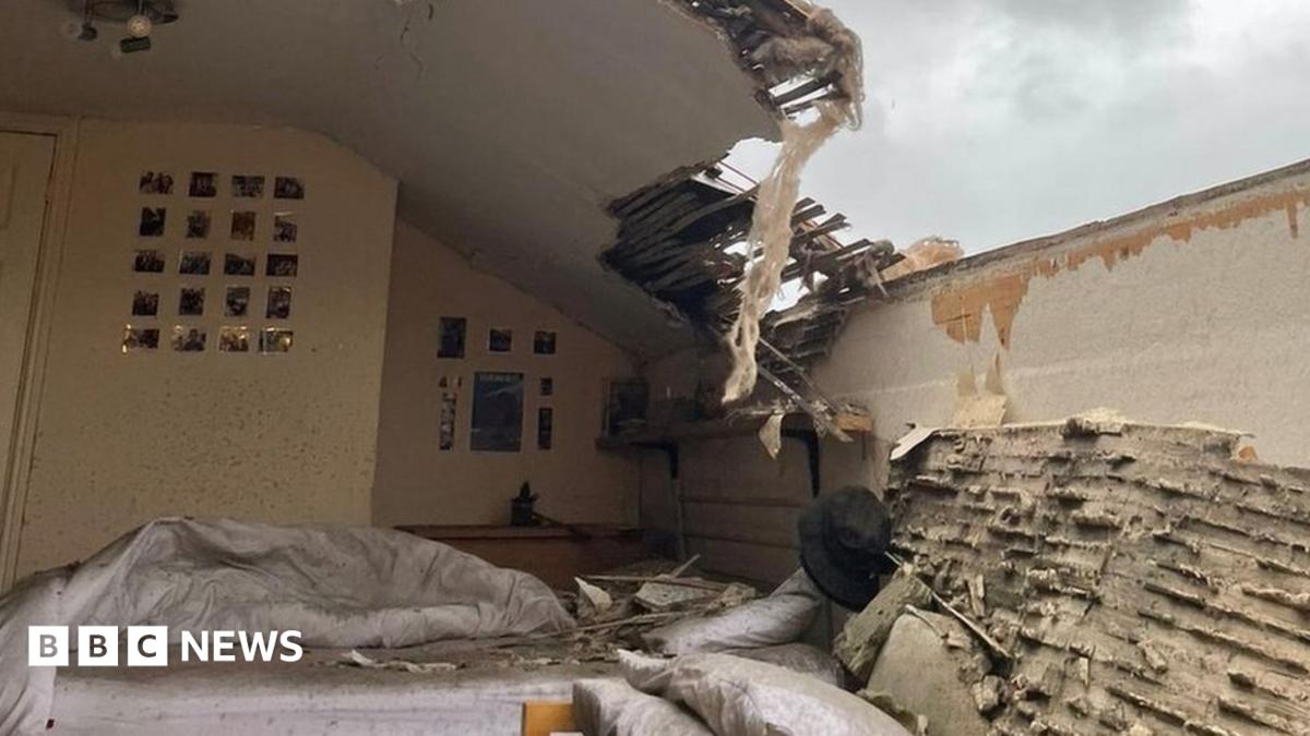 Students left stranded after storm tears off roof at Derby house - BBC News