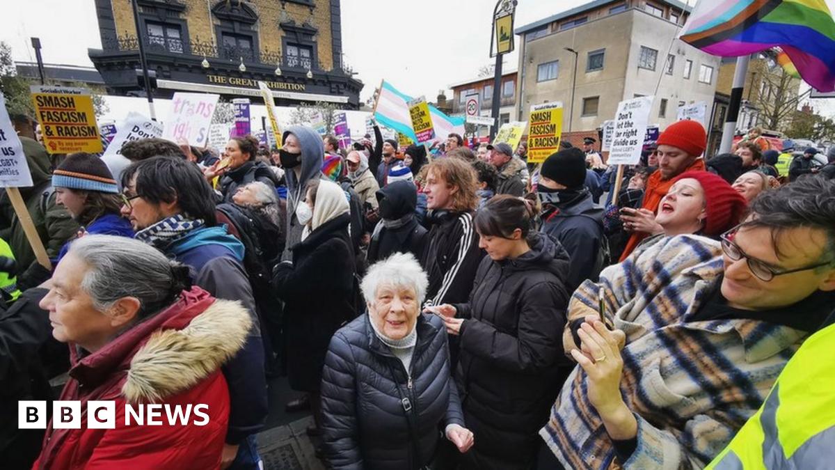 Protesters rally against a non-existent drag event - BBC News