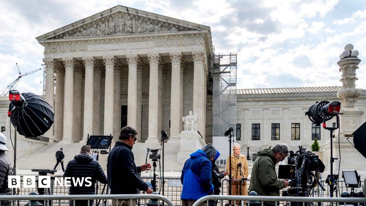 US Supreme Court divided on whether Trump can be prosecuted - BBC News