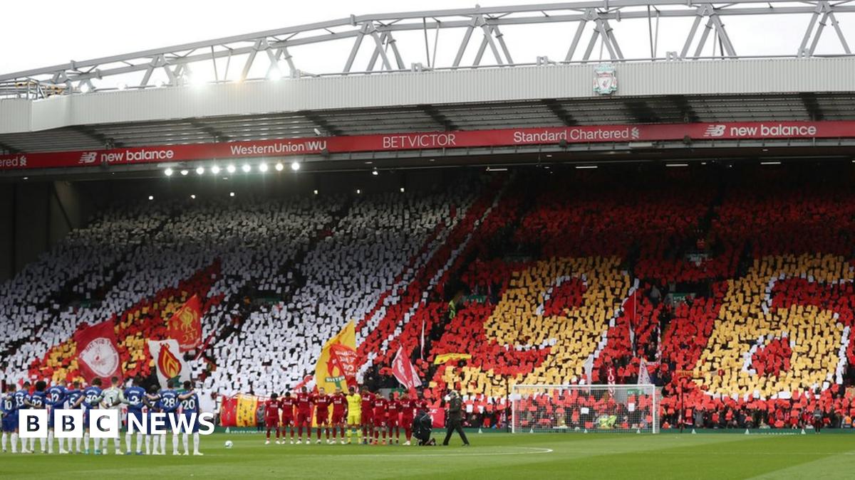 Liverpool marks 30 years since Hillsborough disaster - BBC News