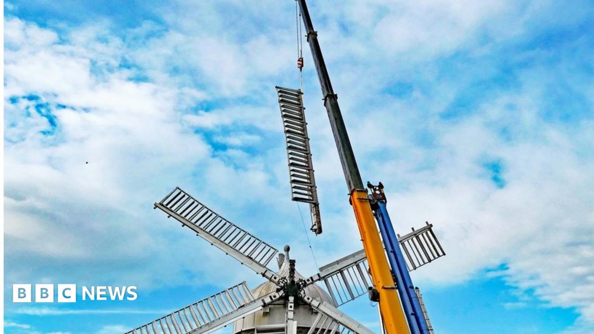 Derbyshire: Heage Windmill, near Belper, has sails removed for repair ...
