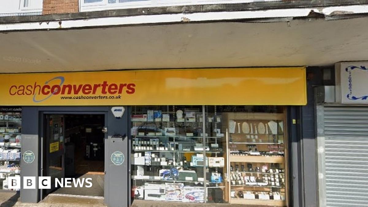 Items taken in ram-raid at Birmingham pawnbrokers - BBC News