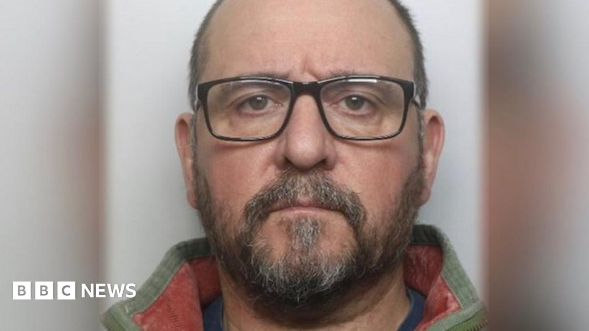 Met police officer from Northamptonshire jailed for stalking - BBC News