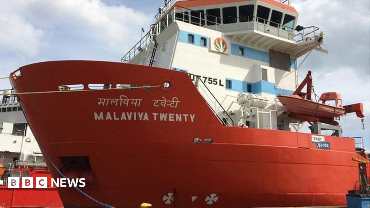 Malaviya Twenty: Stranded ship leaves Great Yarmouth - BBC News