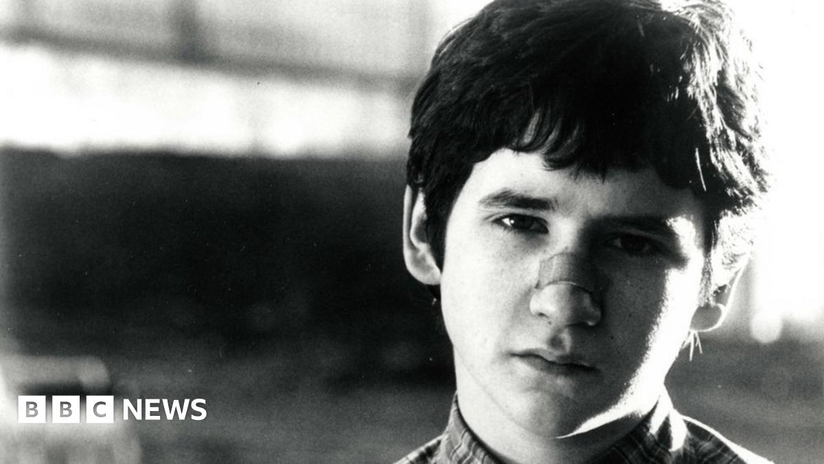 Small Faces star returns in film sequel nearly 30 years on - BBC News