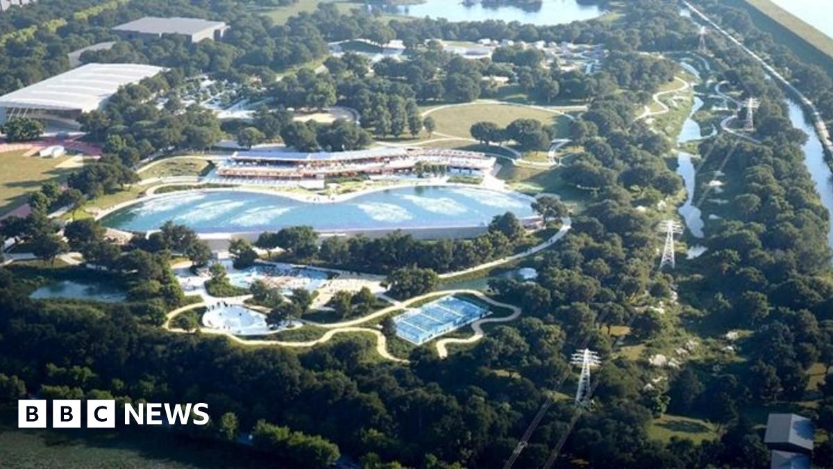 Lea Valley: London's surfing lake gets council approval - BBC News