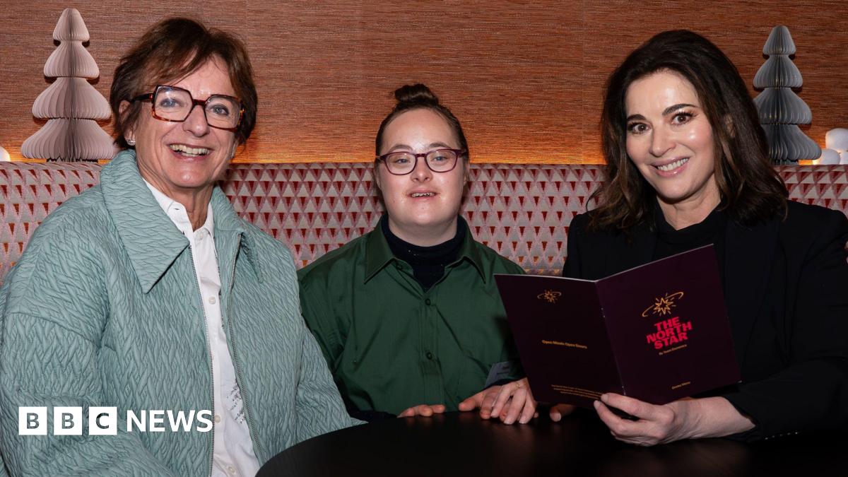 Nigella Lawson opens Brighton training pub for young people - BBC News