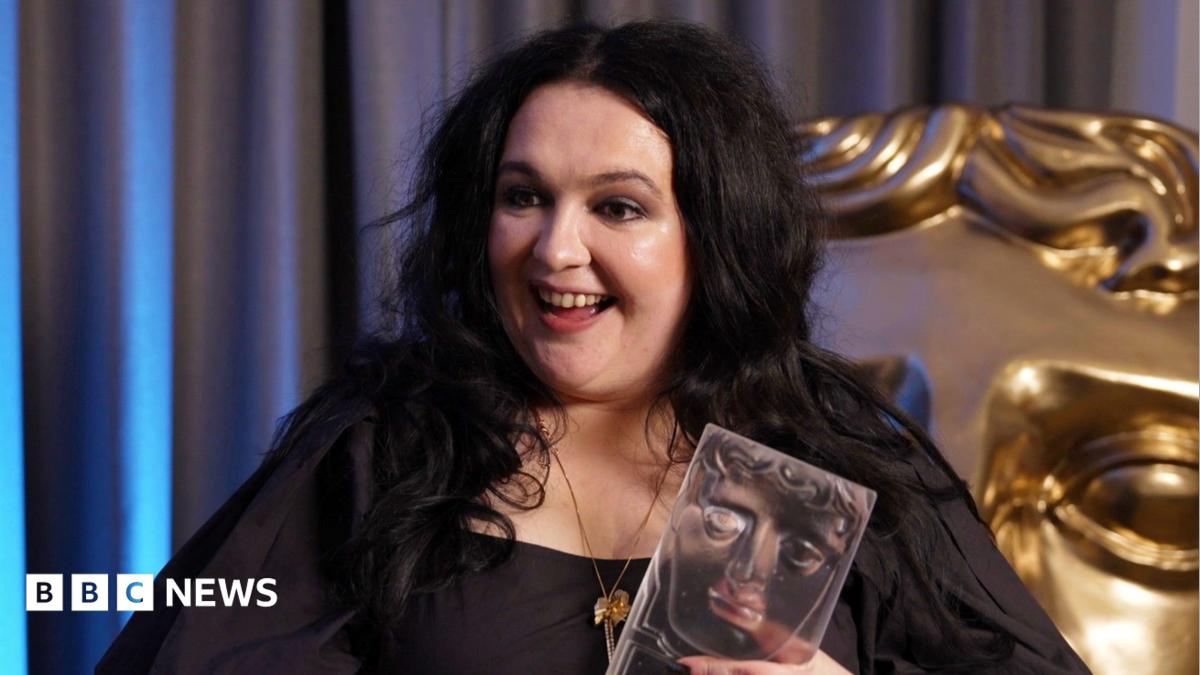 Ashley Storrie won Scottish Bafta 'for my mum' Janey Godley - BBC News