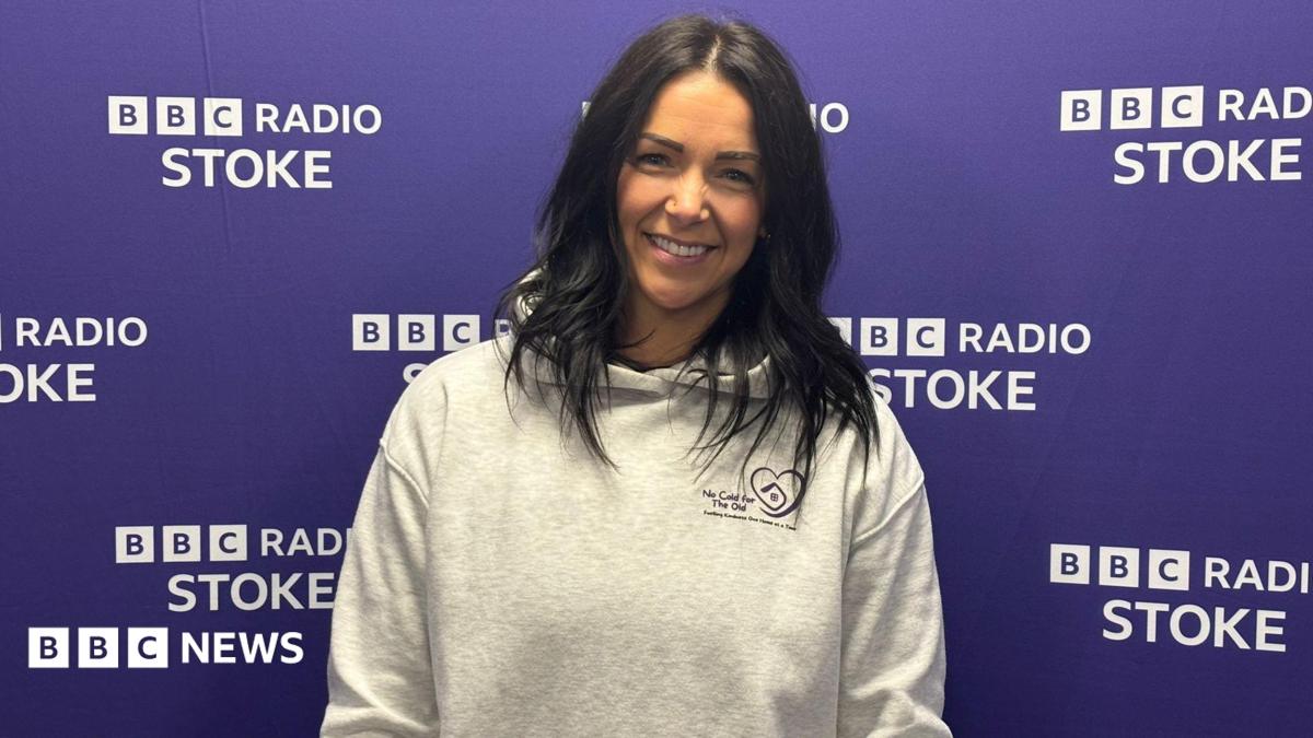 Stoke-on-Trent woman to help elderly with winter care packages - BBC News