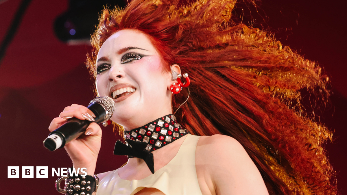 Chappell Roan: Singer's Manchester concert was more than a pop show ...