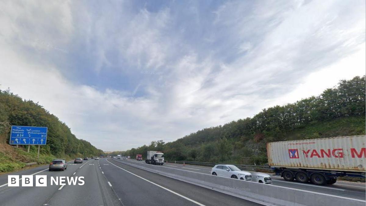 M3 northbound reopens after lorry crash north of Winchester - BBC News