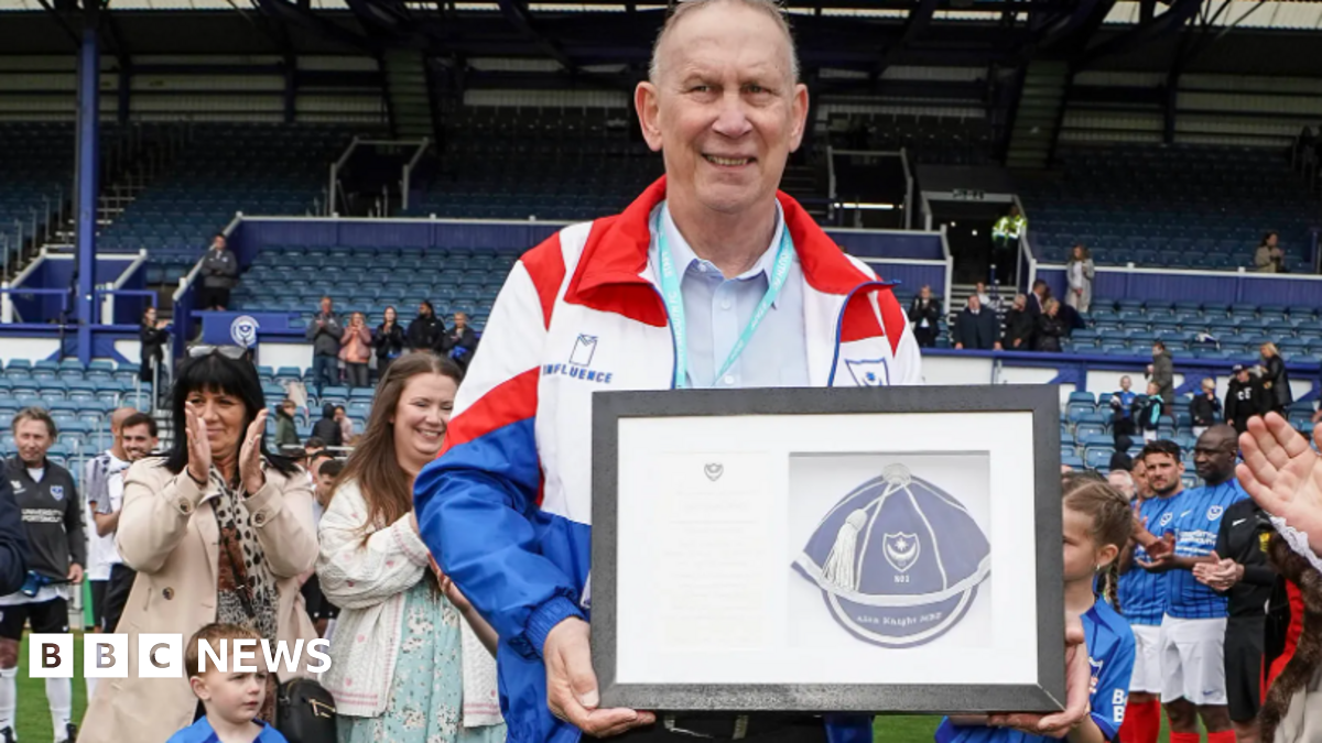 Charity football match held for ex-Portsmouth player Alan Knight - BBC News