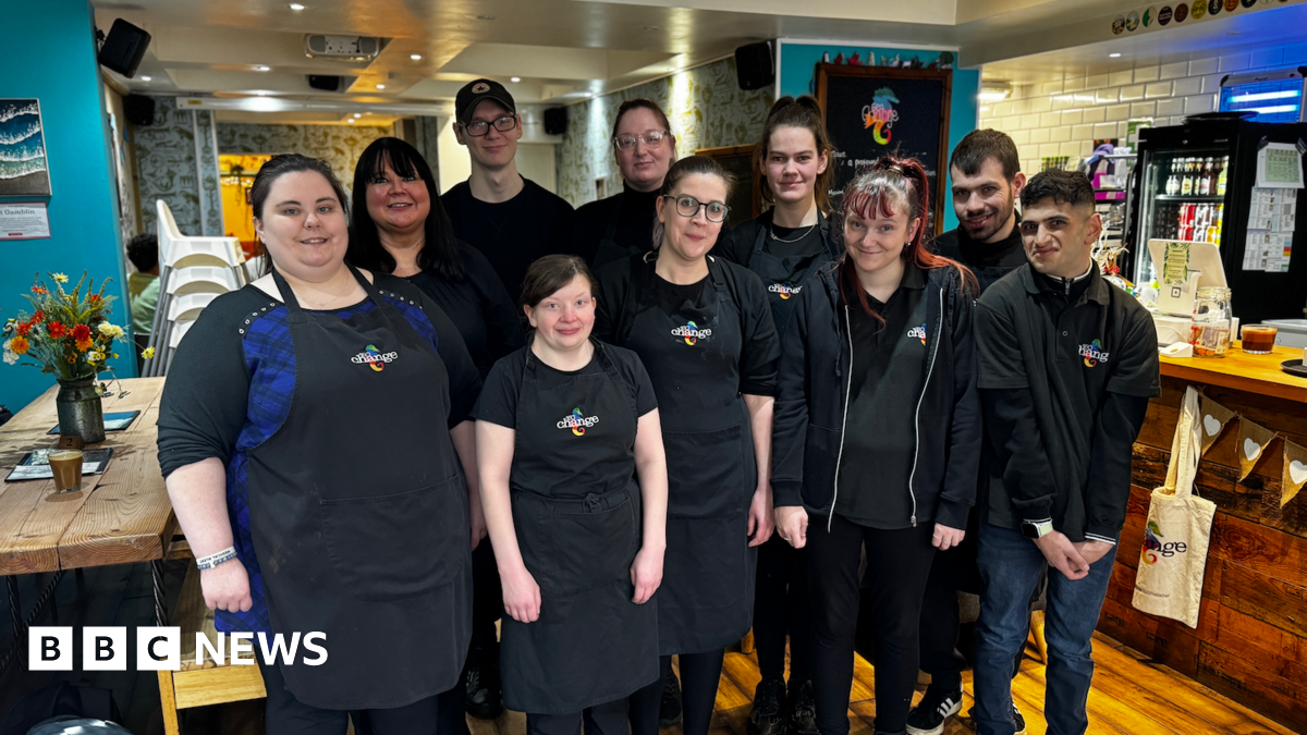 South Shields cafe which employs staff with autism saved - BBC News