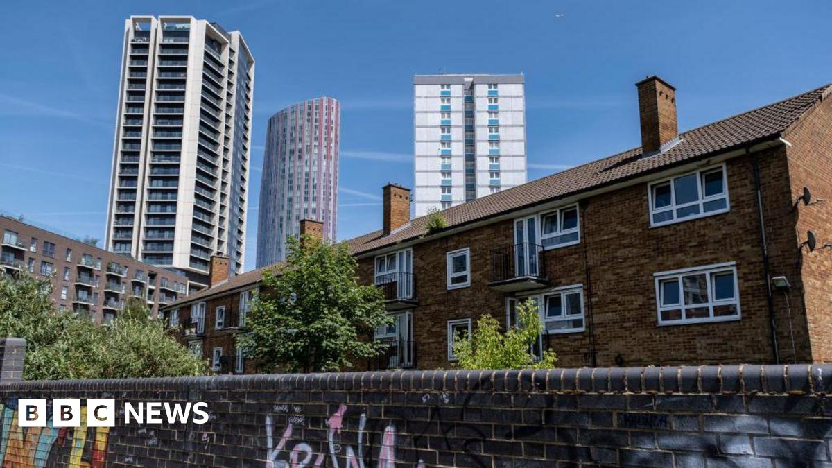 Newham Council given worst social housing rating by regulator - BBC News