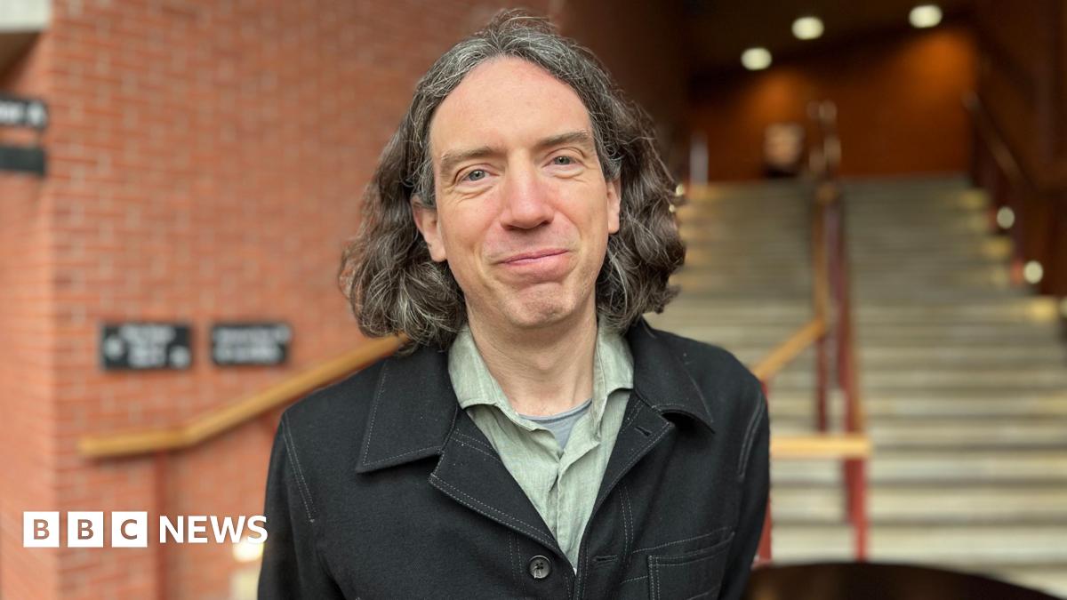 Snow Patrol: Gary Lightbody says arts funding is 'dire' in NI - BBC News