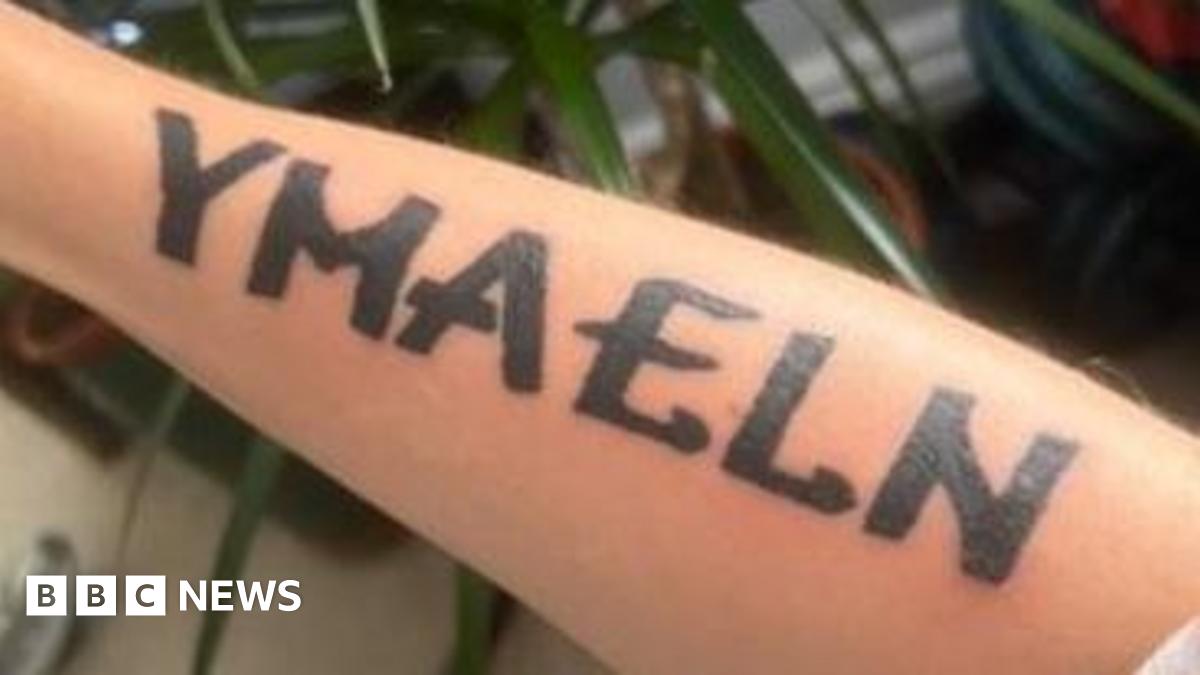 Hirwaun man's 'hilarious' Welsh tattoo misspelling goes viral - BBC News