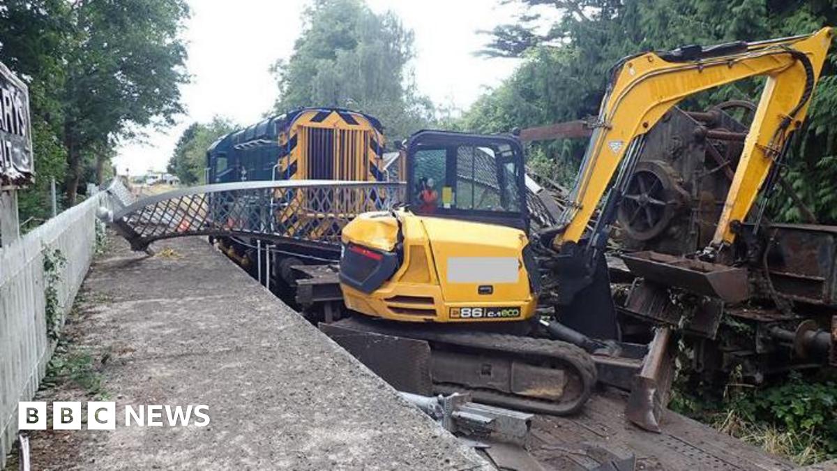 Wrongly loaded digger 'caused Forest of Dean bridge collapse' - BBC News