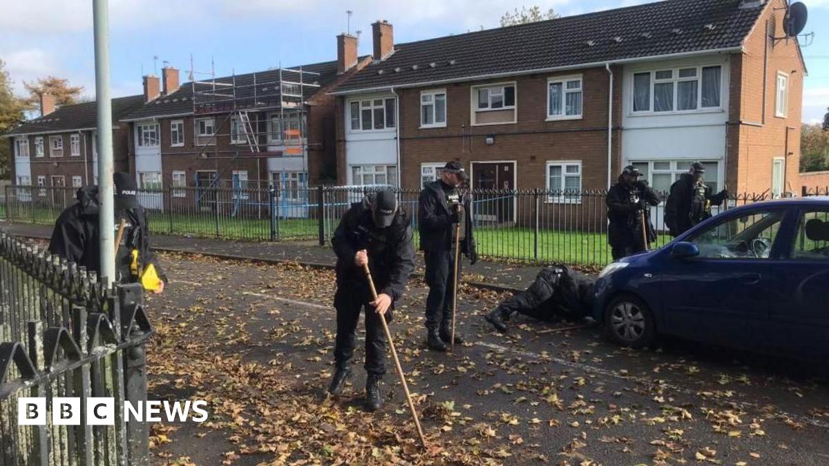 Wolverhampton murder investigation after man, 30, fatally shot - BBC News