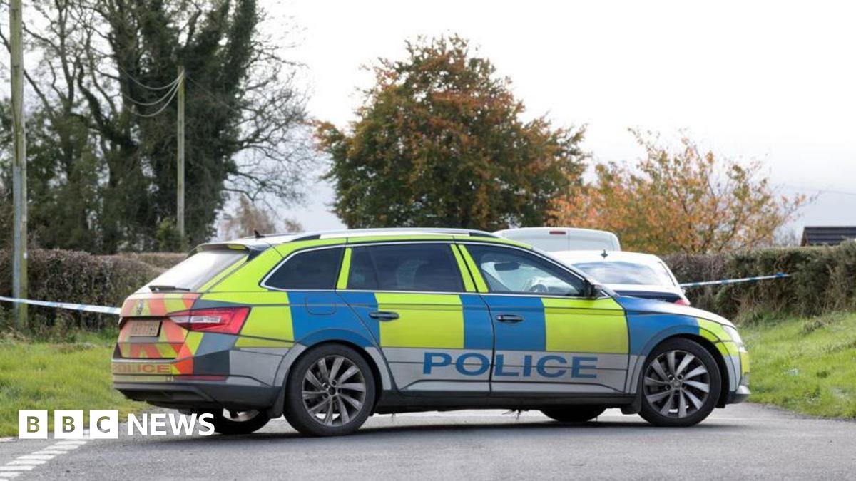 Keady: Security alert ends as viable pipe bomb found in car - BBC News