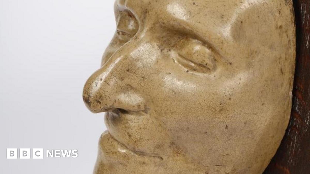 Ancient House Museum's centenary exhibition told in 100 objects - BBC News
