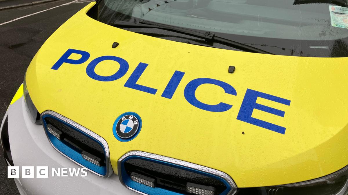 Guernsey residents reminded to fill out police community survey - BBC News