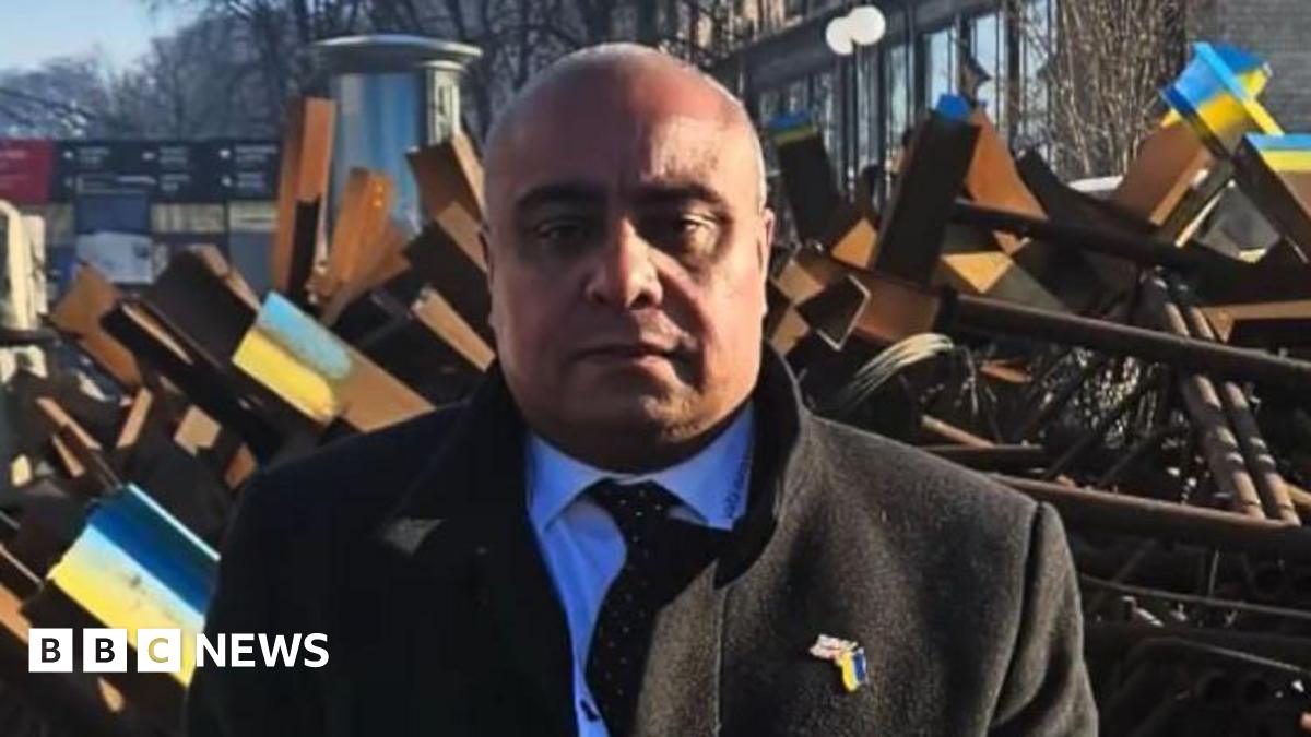 Southend MP speaks of fear after visiting Ukraine - BBC News