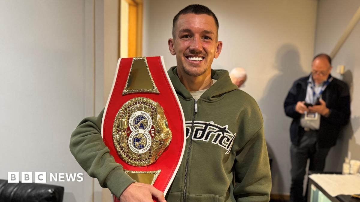 Telford boxer Liam Davies' hopes after 'rollercoaster' year - BBC News