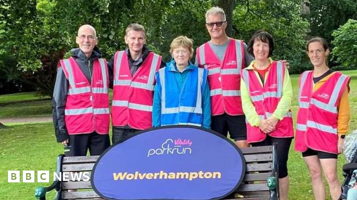 Wolverhampton community parkrun alters route due to popularity - BBC News