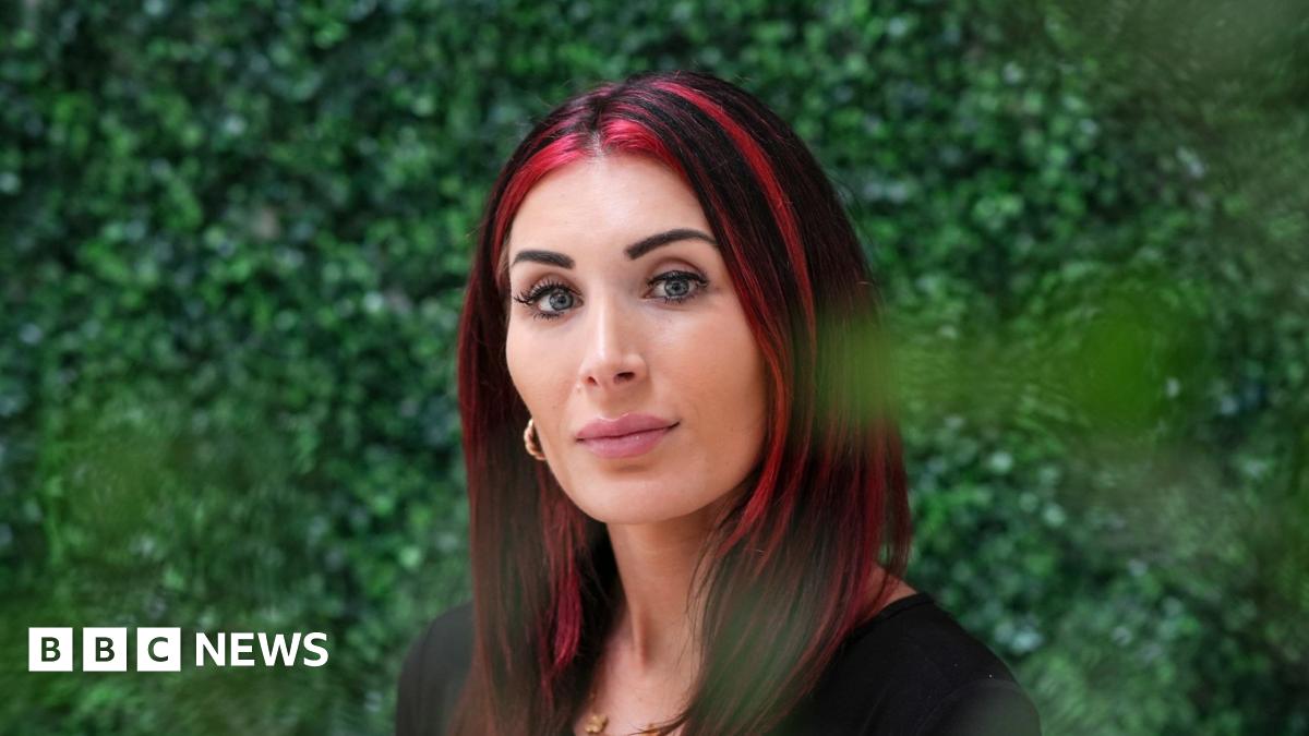 Laura Loomer: Who is conspiracy theorist travelling with Trump? - BBC News