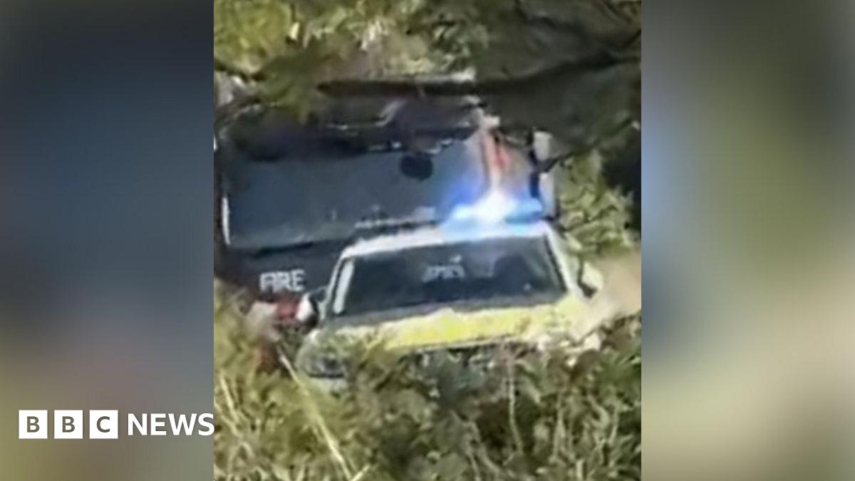 Barton Aerodrome: Two men seriously injured in plane crash - BBC News