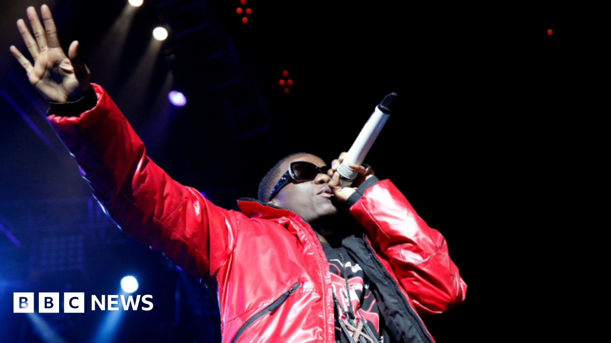 Music events give Wiltshire grassroots sports clubs a boost - BBC News