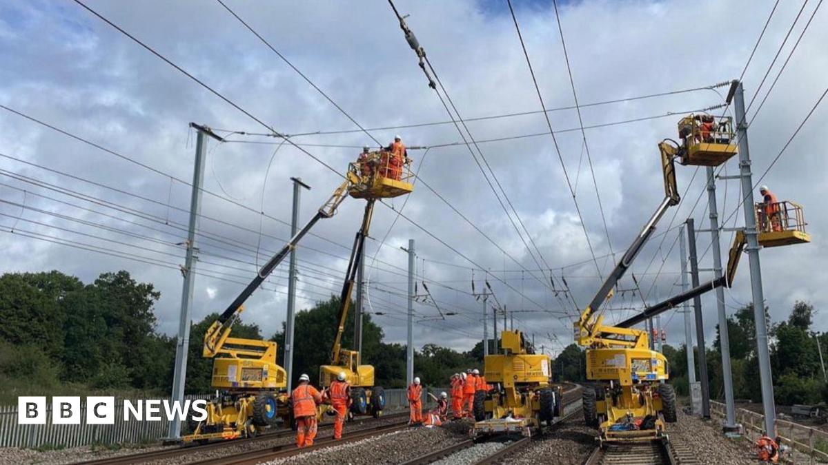 Road reopens after National Rail bridge works - BBC News