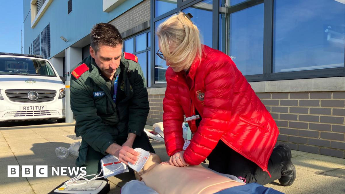 South East: CPR from the public saves 300 lives in single year - BBC News