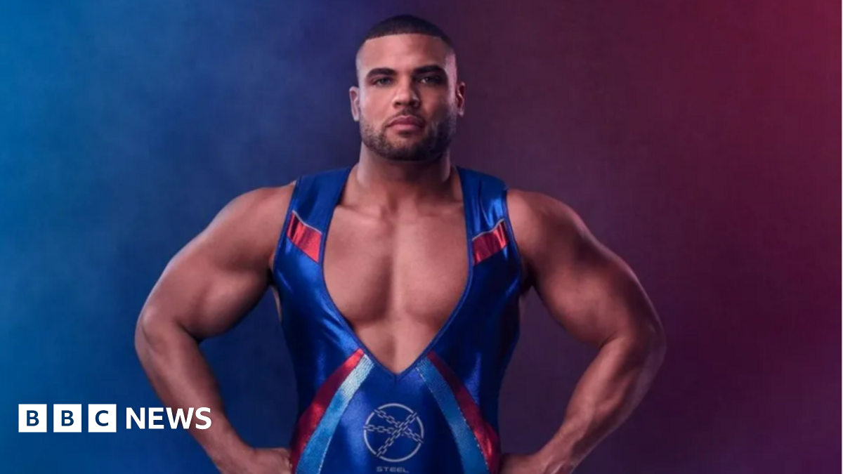 Gladiators star surprises Barwell school pupils - BBC News