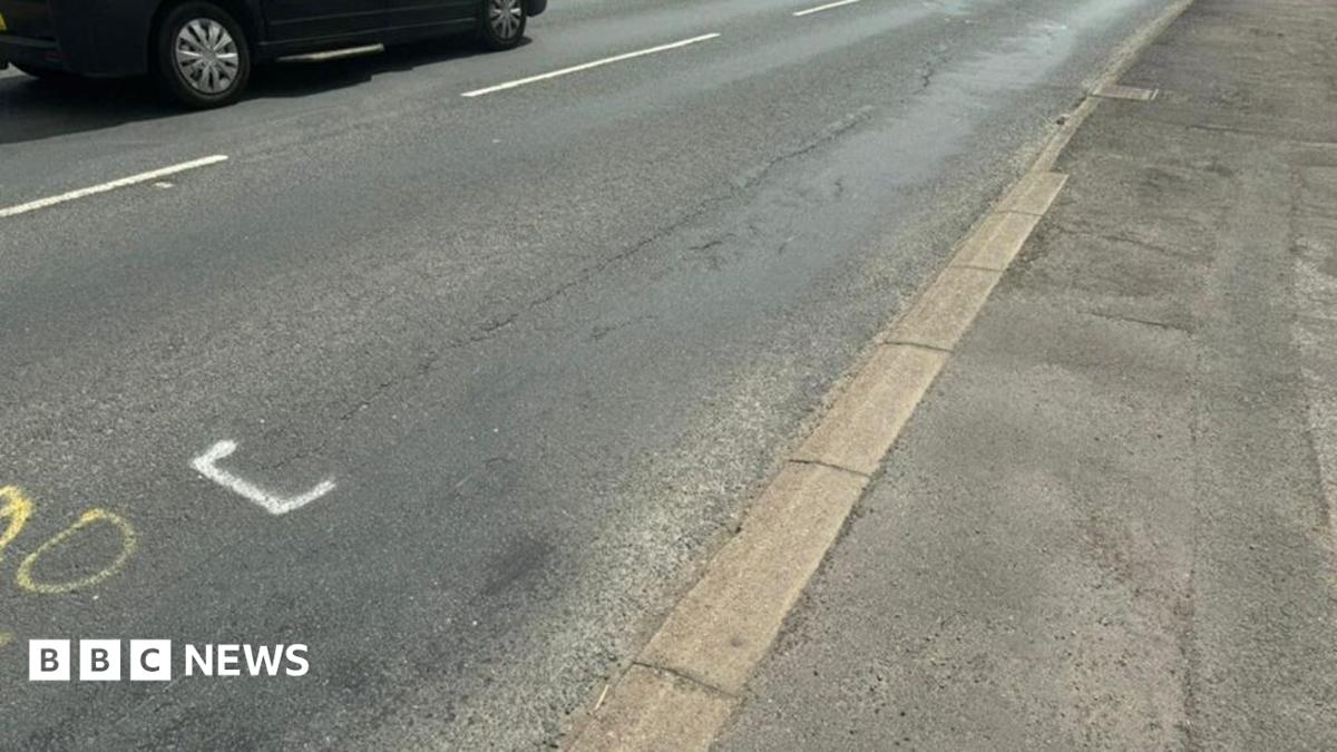 Twelve main roads in Hull set to be resurfaced - BBC News
