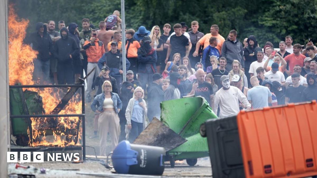 Refugees in Scotland 'living in fear' following riots - BBC News