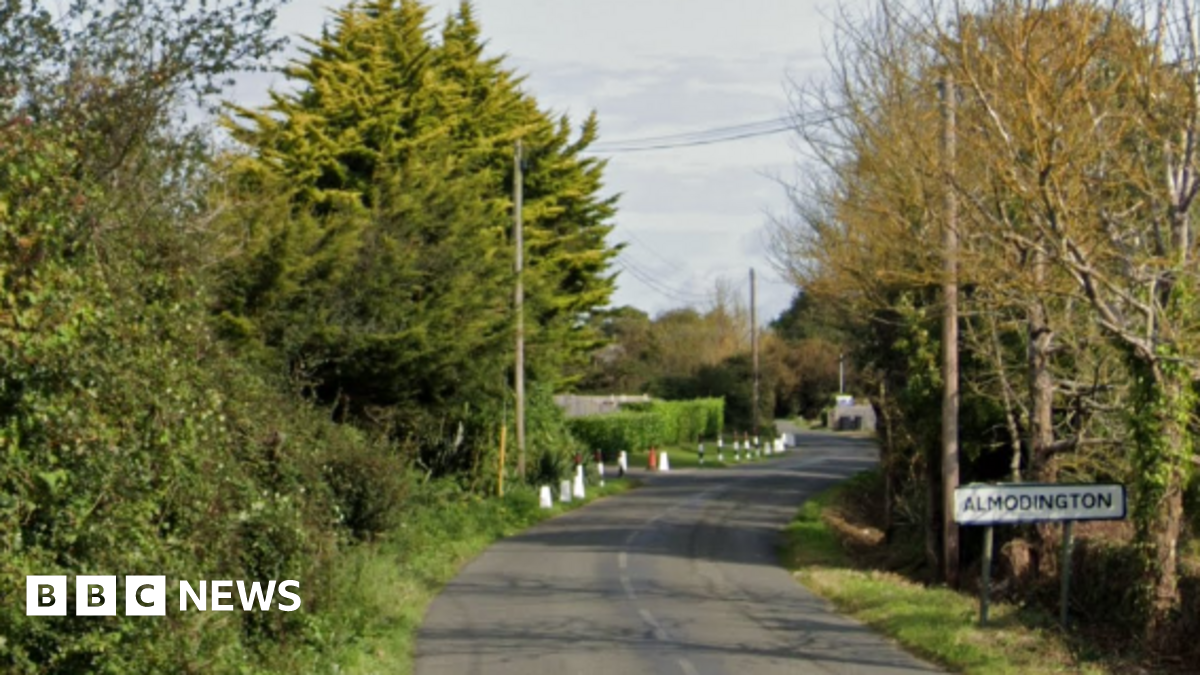 Almodington: Tankers dealing with burst sewage pipe - BBC News